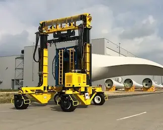 Straddle Carriers, Gantry Cranes & Customized Lifting Solutions - HSCRANE